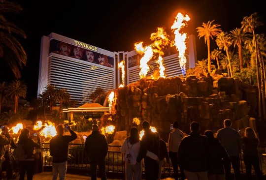 Las Vegas: The Mirage’s free volcano show returning to the Strip — CDC ...