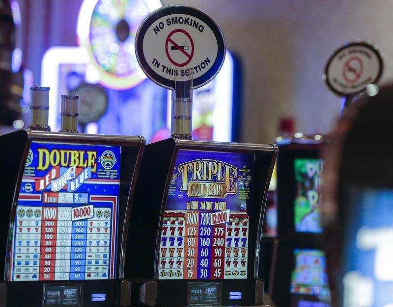 Bill banning smoking in Iowa’s casinos takes step forward — CDC Gaming