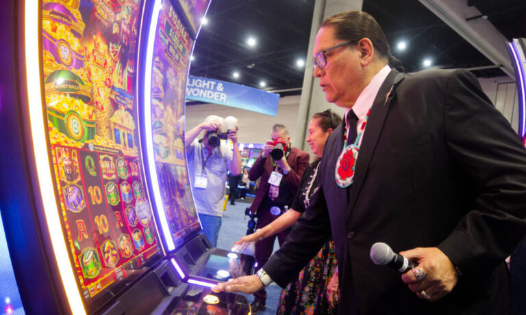 IGA: IGT unveils new cabinet, version of Stinkin' Rich franchise — CDC ...